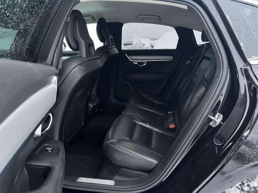 Black Volvo S90 2018 in Vilnius, with an engine capacity of 1.97 L and mileage of 225 thousand km for 15790 €, photo 13 on AUTOMOTO.COM.LV