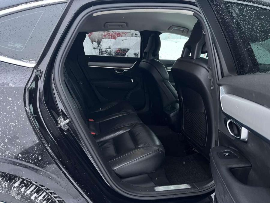 Black Volvo S90 2018 in Vilnius, with an engine capacity of 1.97 L and mileage of 225 thousand km for 15790 €, photo 14 on AUTOMOTO.COM.LV
