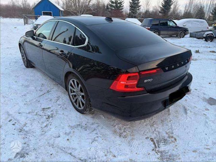 Black Volvo S90 2018 in Taurage, with an engine capacity of 1.97 L and mileage of 142 thousand km for 16990 €, photo 4 on AUTOMOTO.COM.LV