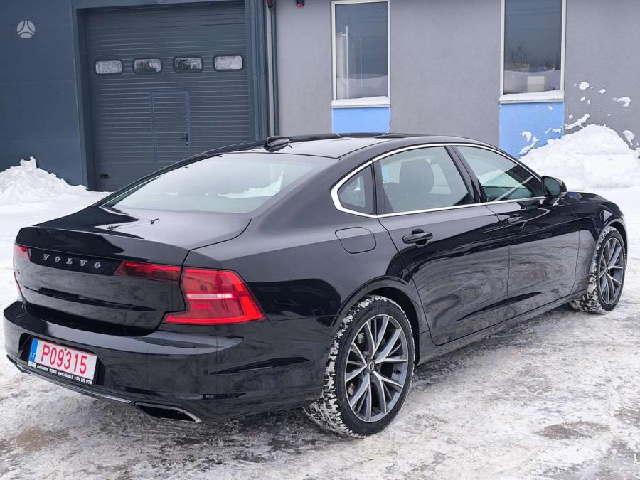 Black Volvo S90 2018 in Klaipeda, with an engine capacity of 2.00 L and mileage of 52 thousand km for 21500 €, photo 5 on AUTOMOTO.COM.LV
