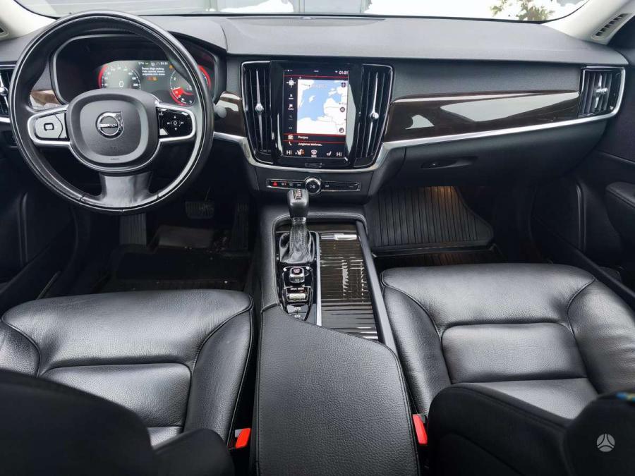 Black Volvo S90 2018 in Klaipeda, with an engine capacity of 2.00 L and mileage of 52 thousand km for 21500 €, photo 11 on AUTOMOTO.COM.LV