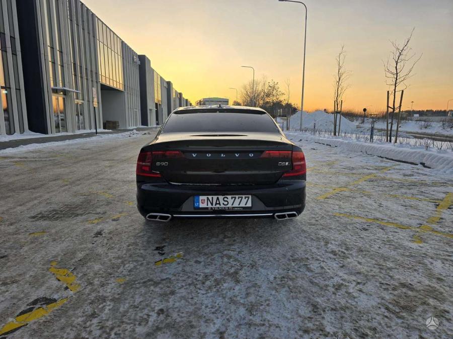 Melns Volvo S90 2018 Viļņa, ar dzinēja tilpumu 2.00 L un nobraukumu 175 tūkst. km par 25950 €, foto 6 vietnē AUTOMOTO.COM.LV