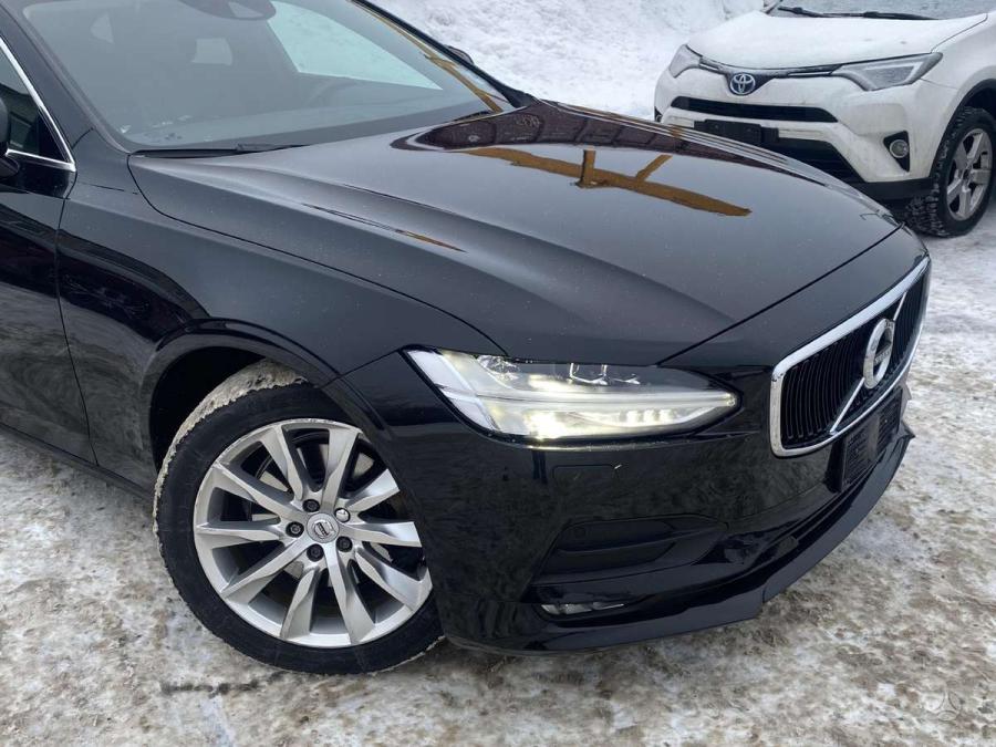 Black Volvo S90 2018 in Vilnius, with an engine capacity of 1.97 L and mileage of 224 thousand km for 14400 €, photo 7 on AUTOMOTO.COM.LV