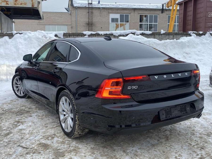 Black Volvo S90 2018 in Vilnius, with an engine capacity of 1.97 L and mileage of 224 thousand km for 14400 €, photo 12 on AUTOMOTO.COM.LV