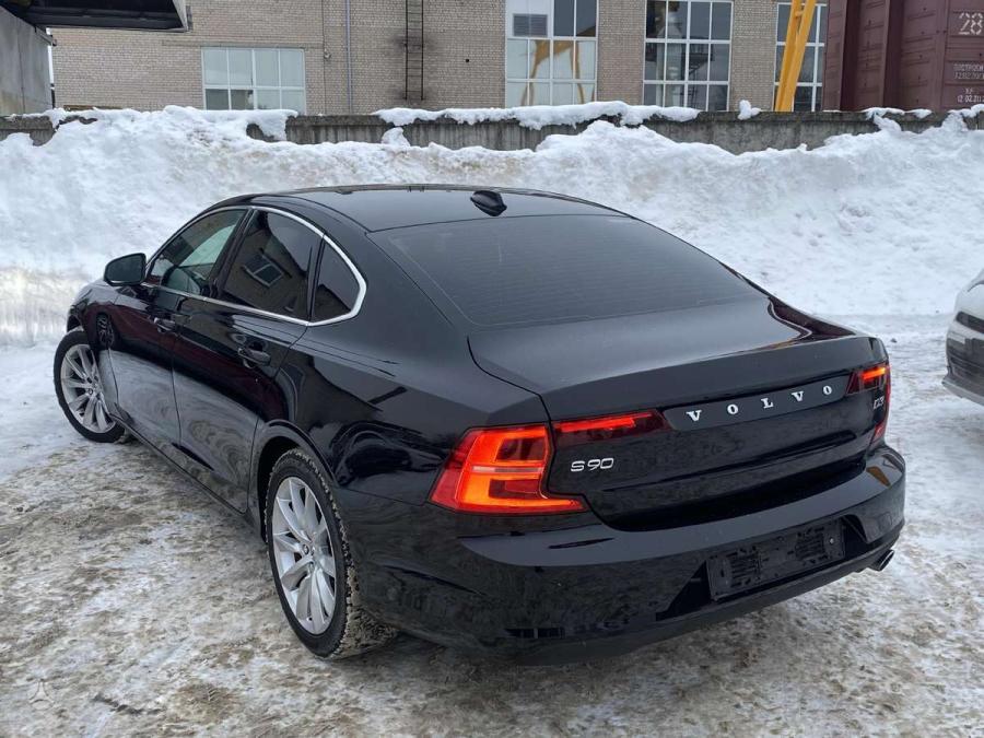 Black Volvo S90 2018 in Vilnius, with an engine capacity of 1.97 L and mileage of 224 thousand km for 14400 €, photo 13 on AUTOMOTO.COM.LV