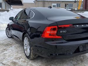 Black Volvo S90 2018 in Vilnius, with an engine capacity of 1.97 L and mileage of 224 thousand km for 14400 €, photo 14 on AUTOMOTO.COM.LV