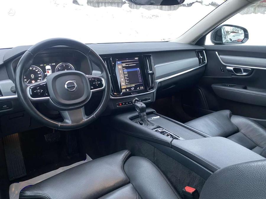 Black Volvo S90 2018 in Vilnius, with an engine capacity of 1.97 L and mileage of 224 thousand km for 14400 €, photo 17 on AUTOMOTO.COM.LV