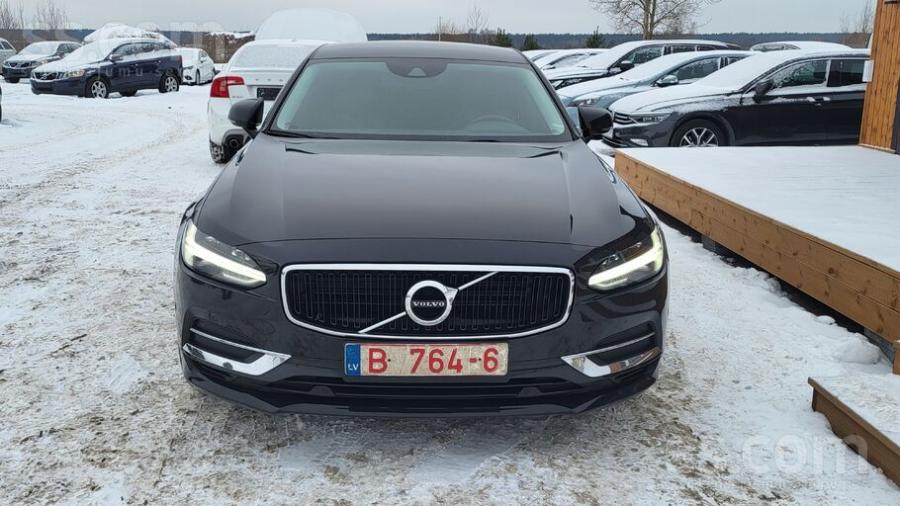 Black Volvo S90 2018 in Riga, with an engine capacity of 2.00 L and mileage of 163 thousand km for 18900 €, photo 2 on AUTOMOTO.COM.LV