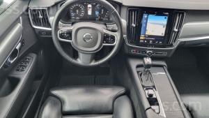 Black Volvo S90 2018 in Riga, with an engine capacity of 2.00 L and mileage of 163 thousand km for 18900 €, photo 5 on AUTOMOTO.COM.LV