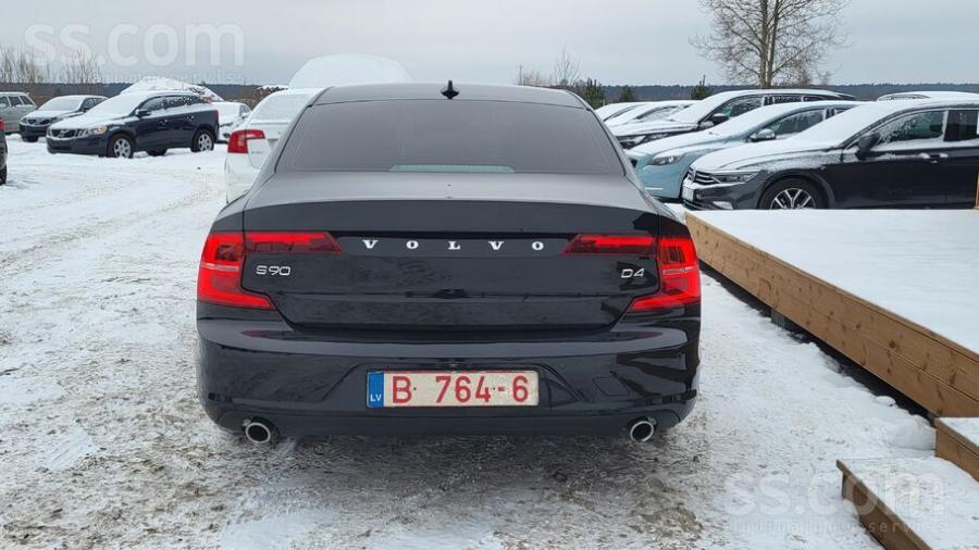 Black Volvo S90 2018 in Riga, with an engine capacity of 2.00 L and mileage of 163 thousand km for 18900 €, photo 16 on AUTOMOTO.COM.LV