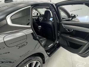 Black Volvo S90 2018 in Vilnius, with an engine capacity of 1.97 L and mileage of 294 thousand km for 14400 €, photo 13 on AUTOMOTO.COM.LV