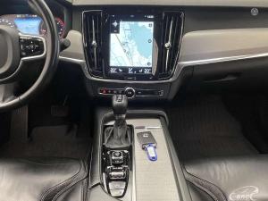 Black Volvo S90 2018 in Vilnius, with an engine capacity of 1.97 L and mileage of 294 thousand km for 14400 €, photo 15 on AUTOMOTO.COM.LV