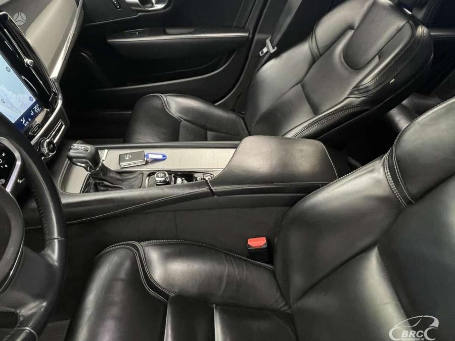 Black Volvo S90 2018 in Vilnius, with an engine capacity of 1.97 L and mileage of 294 thousand km for 14400 €, photo 23 on AUTOMOTO.COM.LV