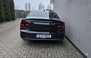 Black Volvo S90 2018 in Vilnius, with an engine capacity of 1.97 L and mileage of 141 thousand km for 25500 €, photo 4 on AUTOMOTO.COM.LV