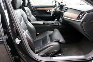 Black Volvo S90 2018 in Vilnius, with an engine capacity of 1.97 L and mileage of 141 thousand km for 25500 €, photo 6 on AUTOMOTO.COM.LV