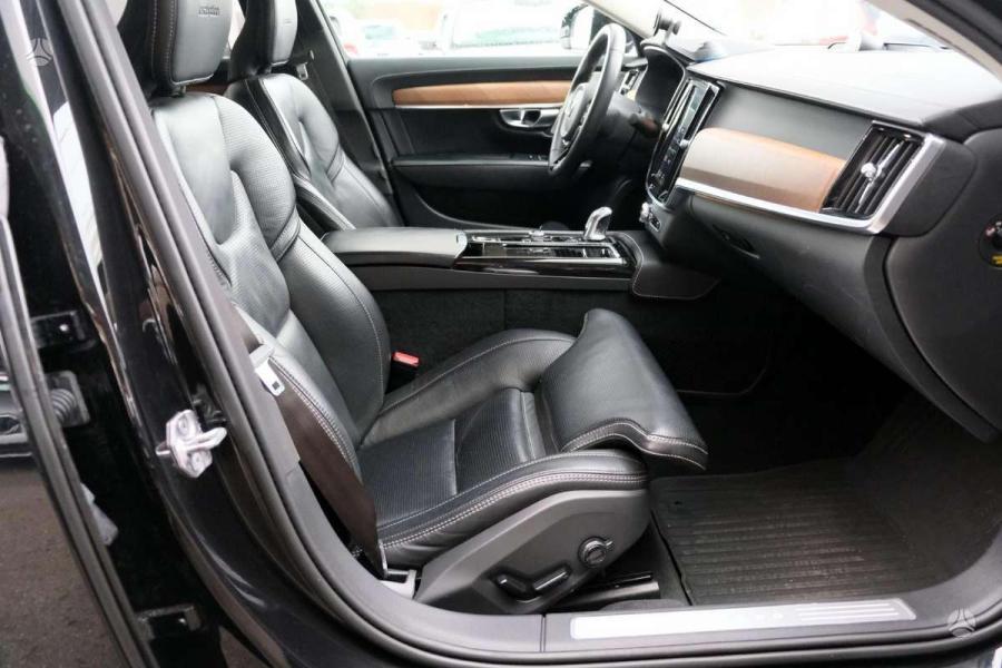 Black Volvo S90 2018 in Vilnius, with an engine capacity of 1.97 L and mileage of 141 thousand km for 25500 €, photo 6 on AUTOMOTO.COM.LV