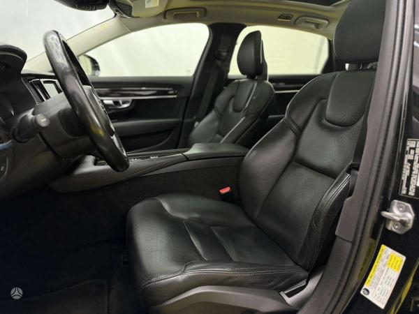 Black Volvo S90 2018 in Vilnius, with an engine capacity of 1.97 L and mileage of 190 thousand km for 16490 €, photo 10 on AUTOMOTO.COM.LV