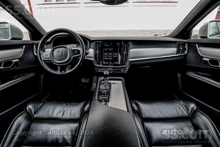 Black Volvo S90 2018 in Tallinn, with an engine capacity of 2.00 L and mileage of 182 thousand km for 25000 €, photo 3 on AUTOMOTO.COM.LV