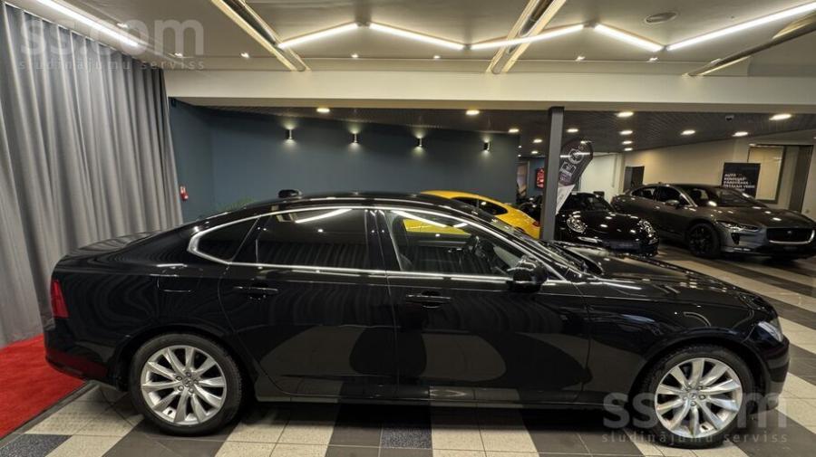 Black Volvo S90 2018 in Riga, with an engine capacity of 2.00 L and mileage of 158 thousand km for 17990 €, photo 5 on AUTOMOTO.COM.LV