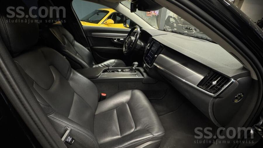 Black Volvo S90 2018 in Riga, with an engine capacity of 2.00 L and mileage of 158 thousand km for 17990 €, photo 9 on AUTOMOTO.COM.LV