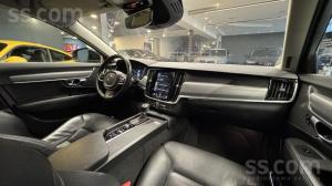 Black Volvo S90 2018 in Riga, with an engine capacity of 2.00 L and mileage of 158 thousand km for 17990 €, photo 12 on AUTOMOTO.COM.LV