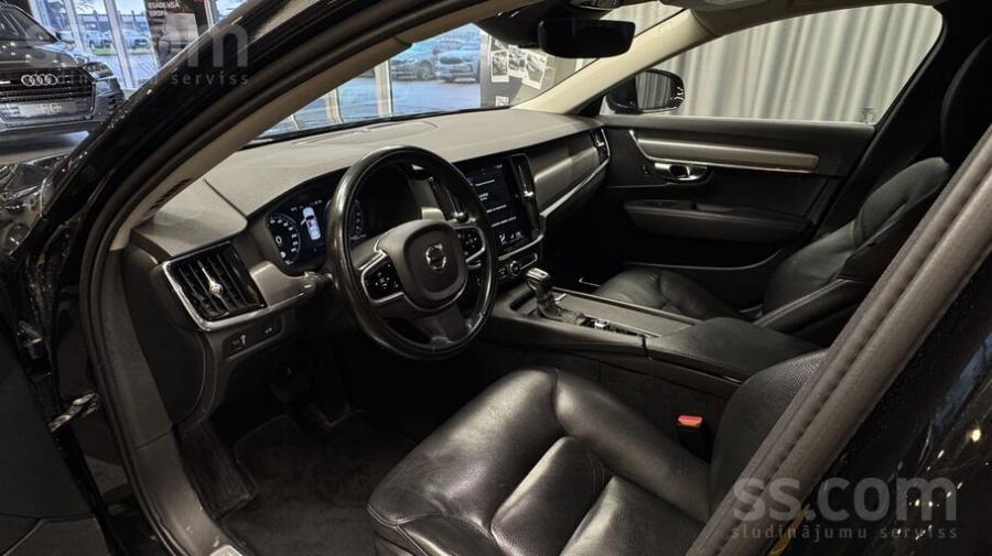 Black Volvo S90 2018 in Riga, with an engine capacity of 2.00 L and mileage of 158 thousand km for 17990 €, photo 14 on AUTOMOTO.COM.LV