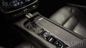 Black Volvo S90 2018 in Riga, with an engine capacity of 2.00 L and mileage of 158 thousand km for 17990 €, photo 17 on AUTOMOTO.COM.LV