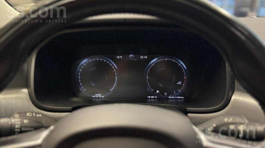 Black Volvo S90 2018 in Riga, with an engine capacity of 2.00 L and mileage of 158 thousand km for 17990 €, photo 18 on AUTOMOTO.COM.LV