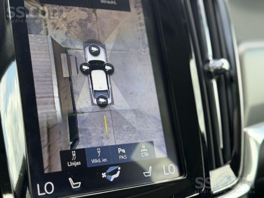 Black Volvo S90 2018 in Riga, with an engine capacity of 2.00 L and mileage of 206 thousand km for 17900 €, photo 8 on AUTOMOTO.COM.LV