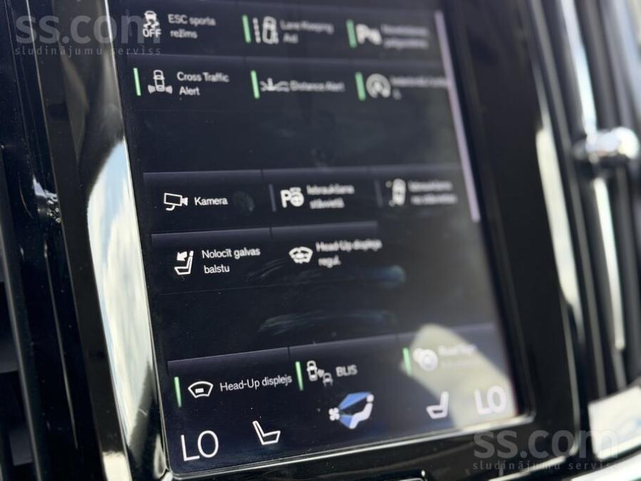 Black Volvo S90 2018 in Riga, with an engine capacity of 2.00 L and mileage of 206 thousand km for 17900 €, photo 9 on AUTOMOTO.COM.LV