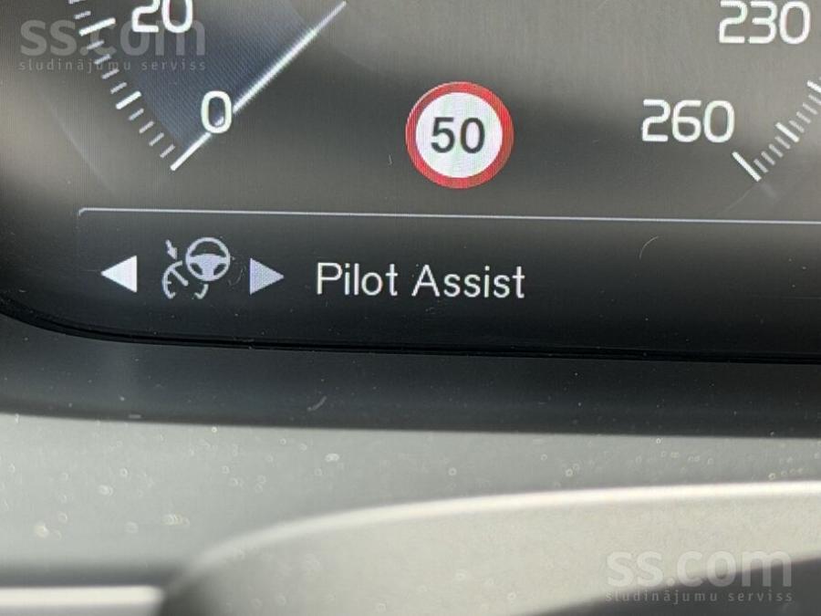 Black Volvo S90 2018 in Riga, with an engine capacity of 2.00 L and mileage of 206 thousand km for 17900 €, photo 14 on AUTOMOTO.COM.LV