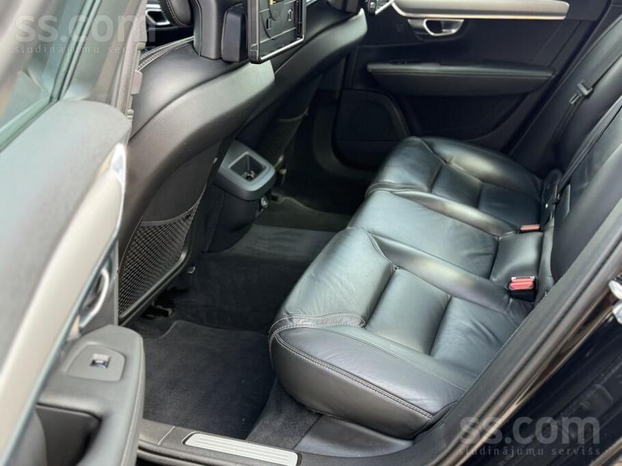Black Volvo S90 2018 in Riga, with an engine capacity of 2.00 L and mileage of 206 thousand km for 17900 €, photo 19 on AUTOMOTO.COM.LV