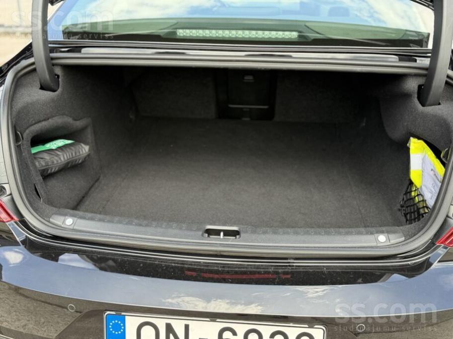 Black Volvo S90 2018 in Riga, with an engine capacity of 2.00 L and mileage of 206 thousand km for 17900 €, photo 21 on AUTOMOTO.COM.LV