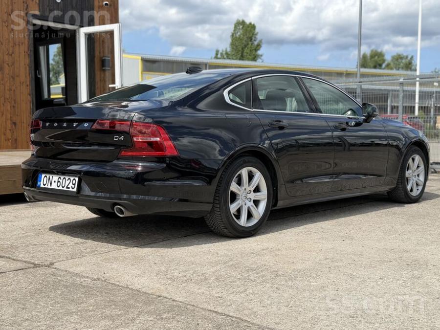 Black Volvo S90 2018 in Riga, with an engine capacity of 2.00 L and mileage of 206 thousand km for 17900 €, photo 24 on AUTOMOTO.COM.LV