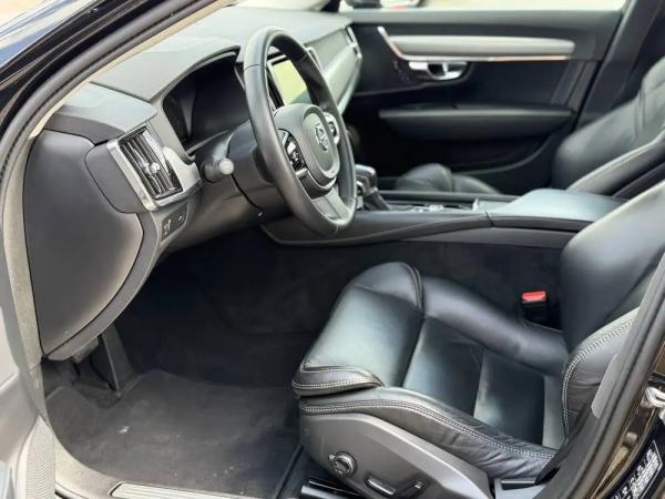 Black Volvo S90 2018 in Riga, with an engine capacity of 2.00 L and mileage of 206 thousand km for 17900 €, photo 6 on AUTOMOTO.COM.LV