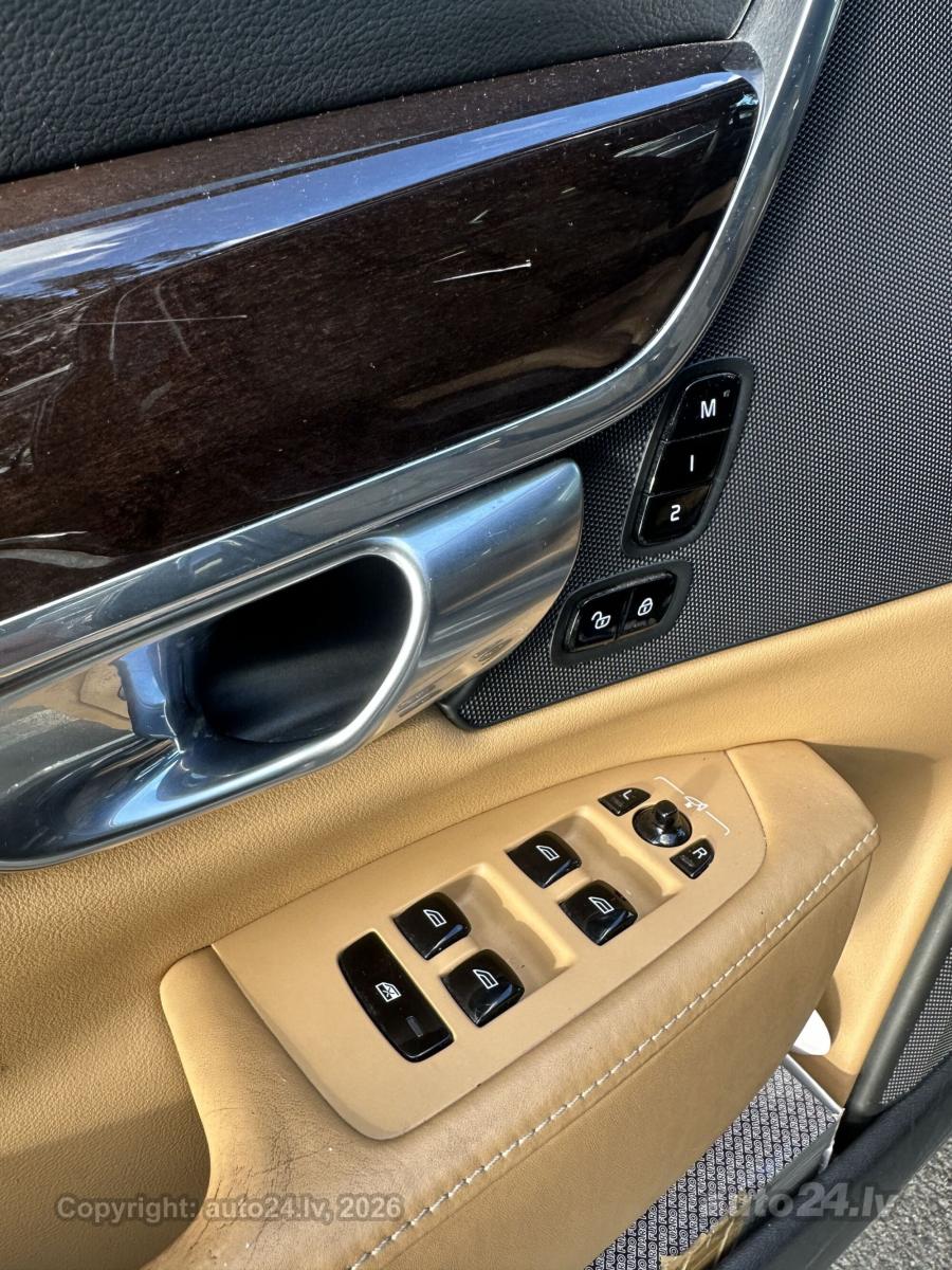 Black Volvo S90 2018 in Tallinn, with an engine capacity of 2.00 L and mileage of 145 thousand km for 27900 €, photo 12 on AUTOMOTO.COM.LV