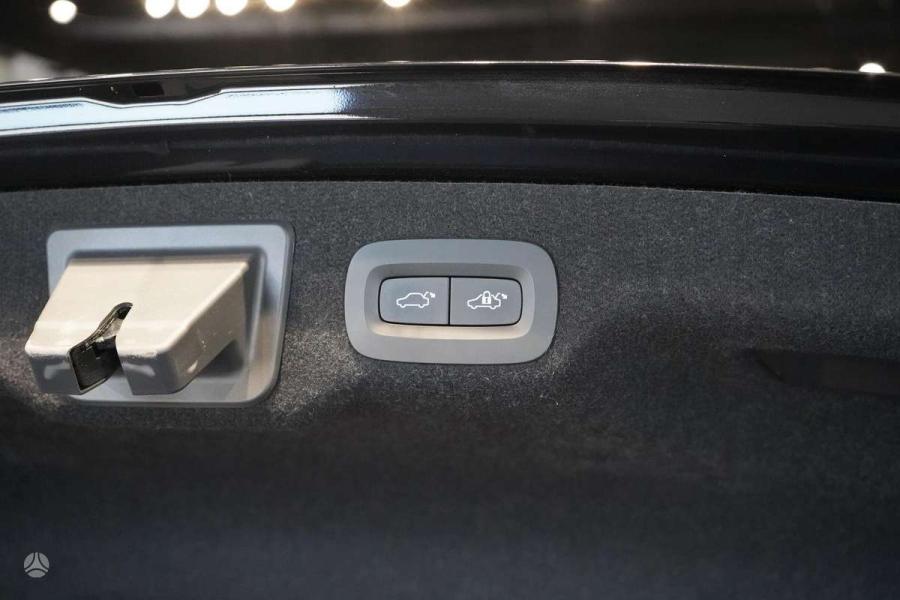 Melns Volvo S90 2018 Viļņa, ar dzinēja tilpumu 1.97 L un nobraukumu 267 tūkst. km par 18900 €, foto 15 vietnē AUTOMOTO.COM.LV