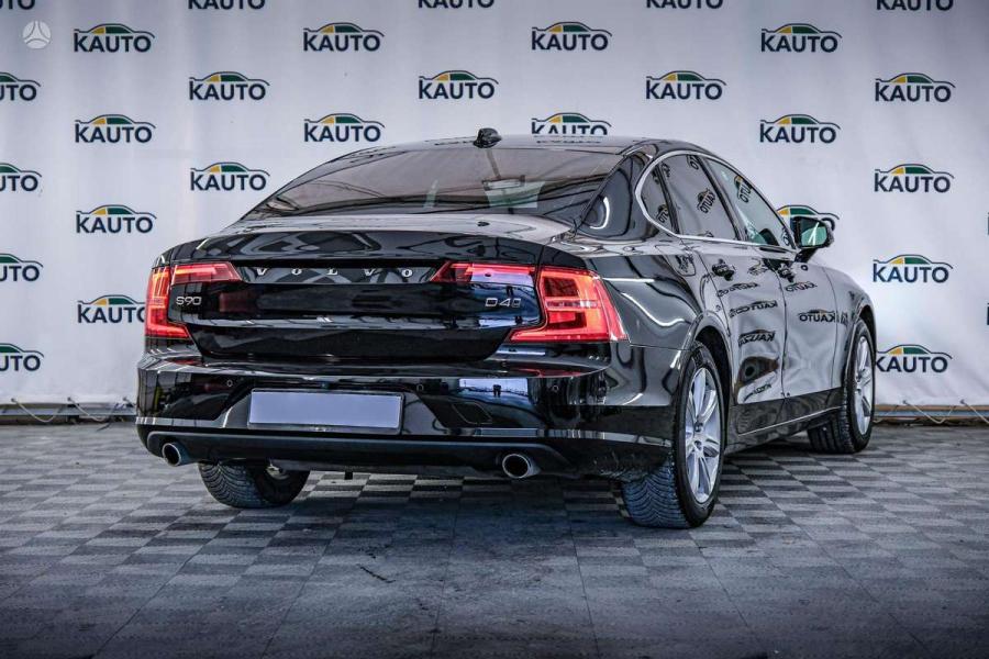 Black Volvo S90 2018 in Kaunas, with an engine capacity of 2.00 L and mileage of 255 thousand km for 15990 €, photo 4 on AUTOMOTO.COM.LV