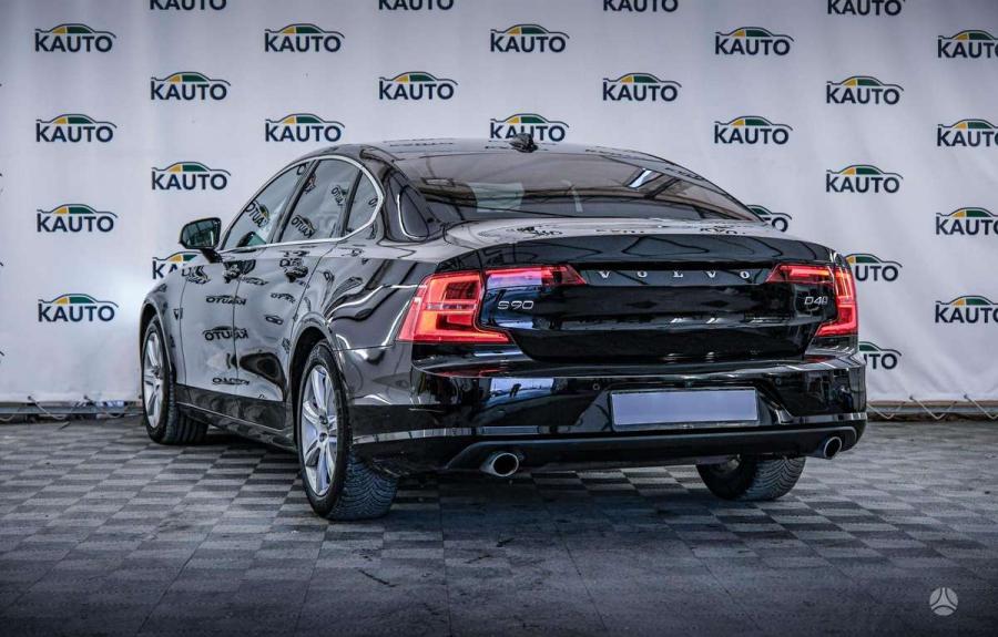 Black Volvo S90 2018 in Kaunas, with an engine capacity of 2.00 L and mileage of 255 thousand km for 15990 €, photo 5 on AUTOMOTO.COM.LV