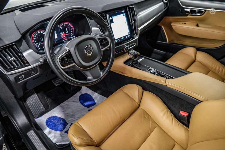 Black Volvo S90 2018 in Kaunas, with an engine capacity of 2.00 L and mileage of 255 thousand km for 15990 €, photo 6 on AUTOMOTO.COM.LV