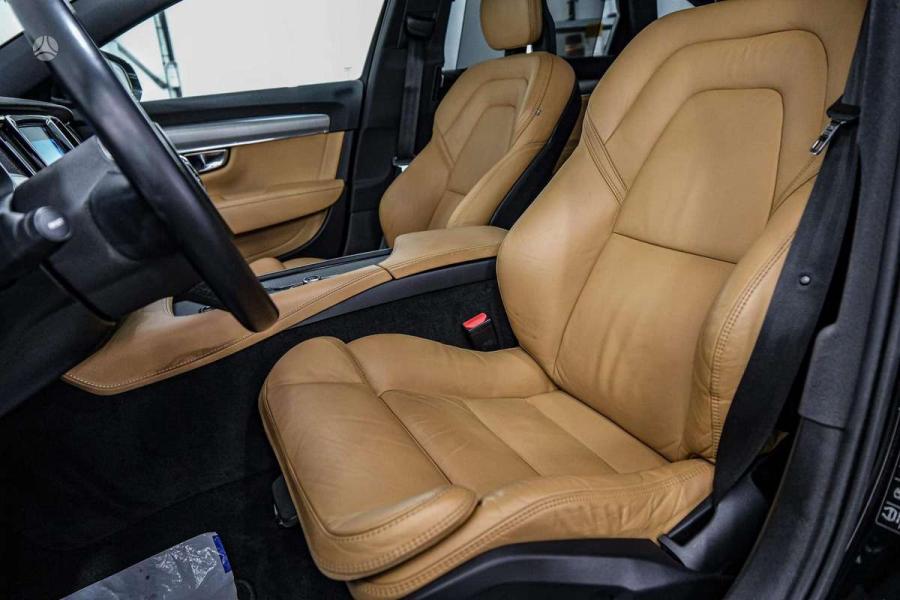Black Volvo S90 2018 in Kaunas, with an engine capacity of 2.00 L and mileage of 255 thousand km for 15990 €, photo 7 on AUTOMOTO.COM.LV