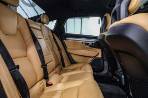 Black Volvo S90 2018 in Kaunas, with an engine capacity of 2.00 L and mileage of 255 thousand km for 15990 €, photo 11 on AUTOMOTO.COM.LV