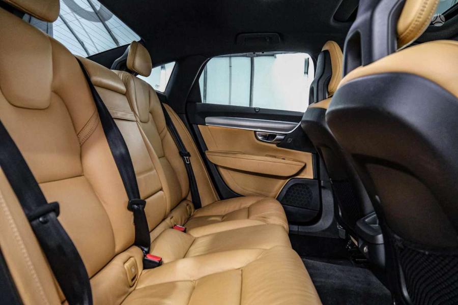 Black Volvo S90 2018 in Kaunas, with an engine capacity of 2.00 L and mileage of 255 thousand km for 15990 €, photo 11 on AUTOMOTO.COM.LV