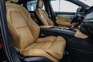 Black Volvo S90 2018 in Kaunas, with an engine capacity of 2.00 L and mileage of 255 thousand km for 15990 €, photo 13 on AUTOMOTO.COM.LV