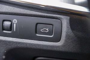 Black Volvo S90 2018 in Kaunas, with an engine capacity of 2.00 L and mileage of 255 thousand km for 15990 €, photo 17 on AUTOMOTO.COM.LV