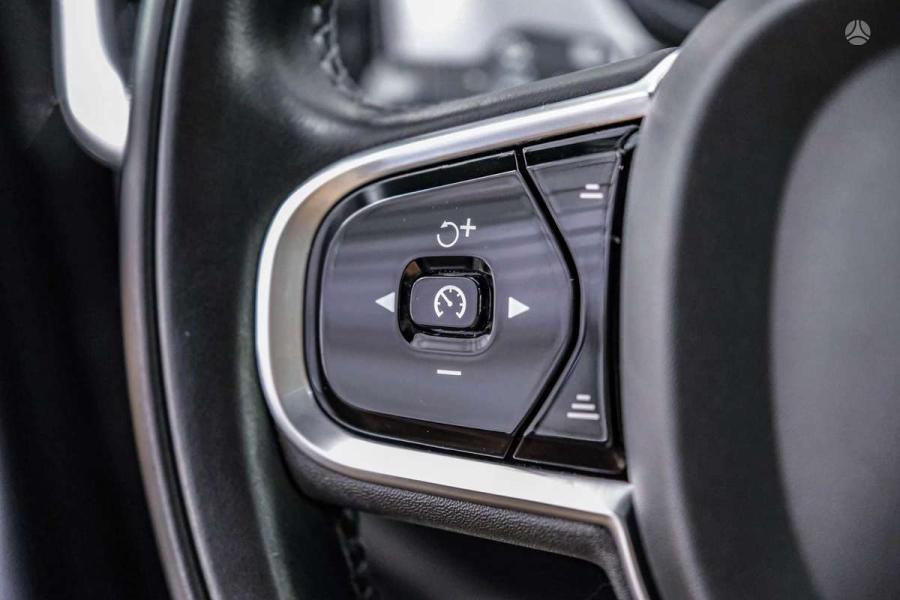 Black Volvo S90 2018 in Kaunas, with an engine capacity of 2.00 L and mileage of 255 thousand km for 15990 €, photo 20 on AUTOMOTO.COM.LV
