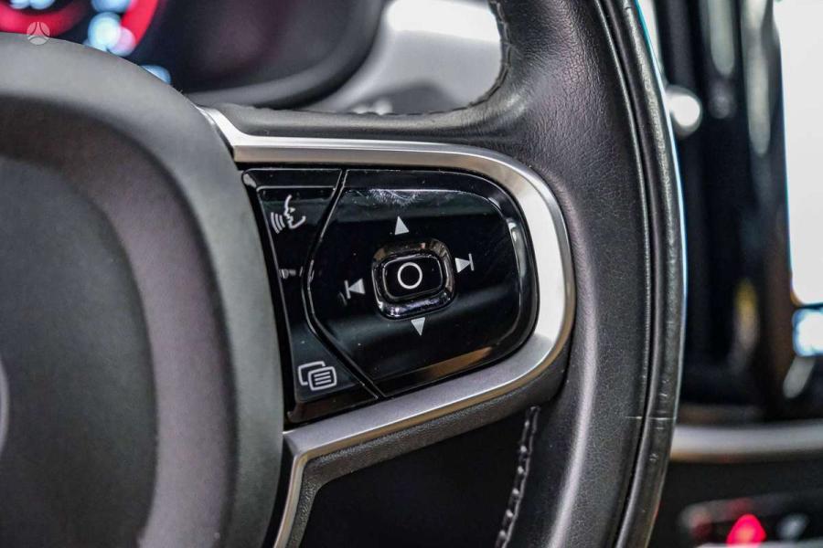 Black Volvo S90 2018 in Kaunas, with an engine capacity of 2.00 L and mileage of 255 thousand km for 15990 €, photo 21 on AUTOMOTO.COM.LV