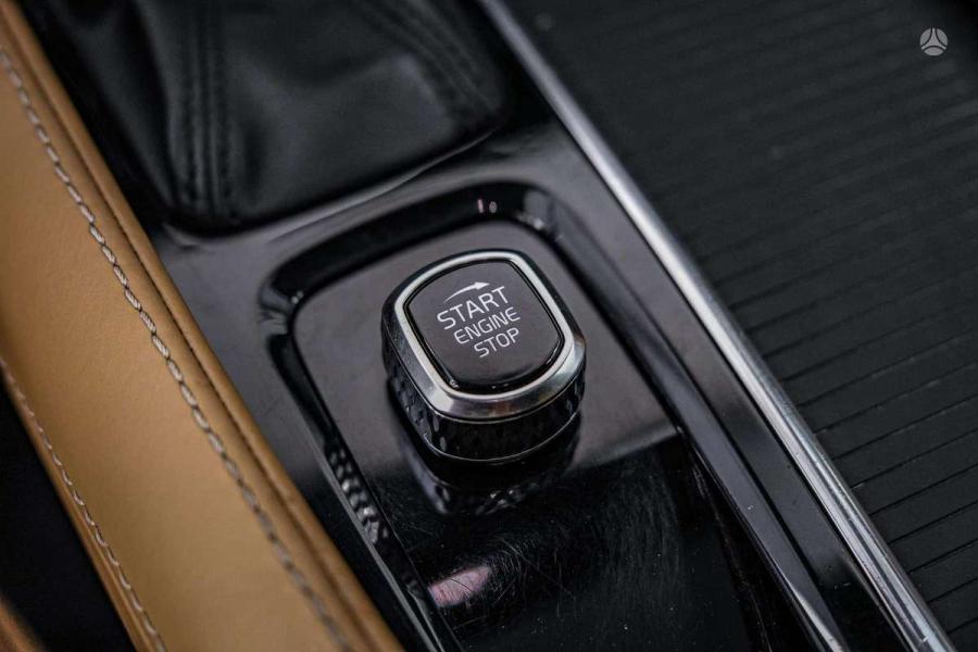Black Volvo S90 2018 in Kaunas, with an engine capacity of 2.00 L and mileage of 255 thousand km for 15990 €, photo 25 on AUTOMOTO.COM.LV