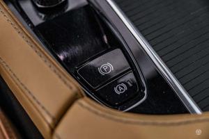 Black Volvo S90 2018 in Kaunas, with an engine capacity of 2.00 L and mileage of 255 thousand km for 15990 €, photo 26 on AUTOMOTO.COM.LV