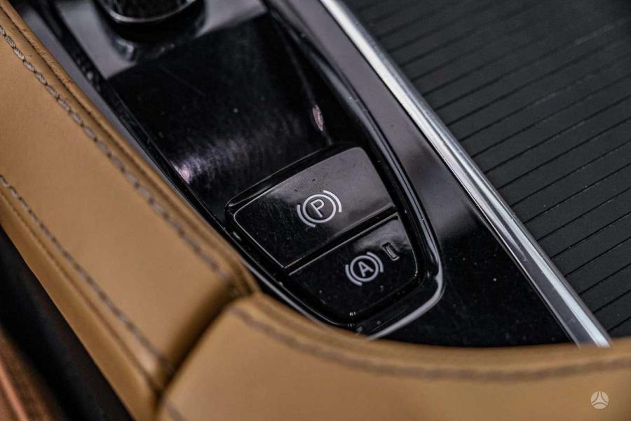 Black Volvo S90 2018 in Kaunas, with an engine capacity of 2.00 L and mileage of 255 thousand km for 15990 €, photo 26 on AUTOMOTO.COM.LV